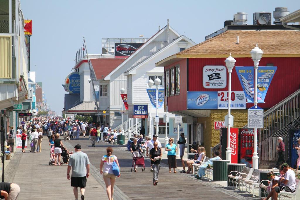 SEABONAY OCEANFRONT MOTEL ::: OCEAN CITY, MD ::: COMPARE HOTEL RATES